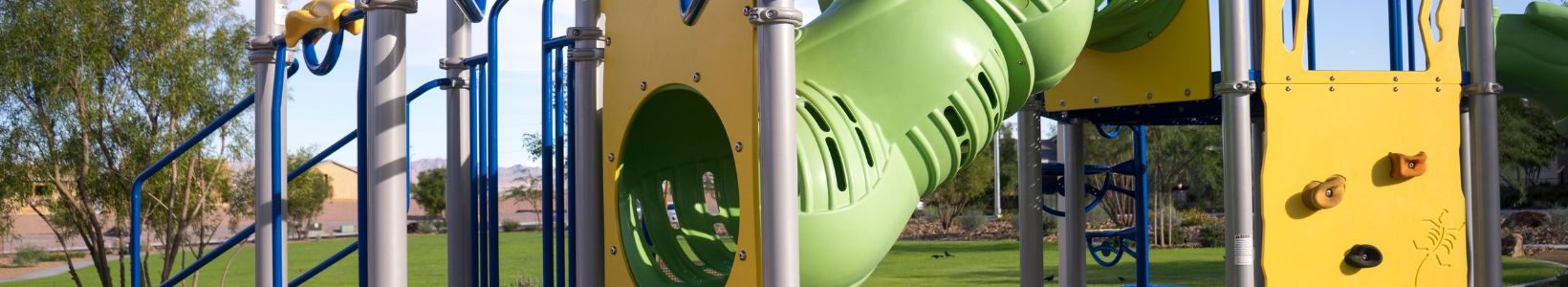 How To Encourage the Different Types of Play With an Outdoor Playground ...